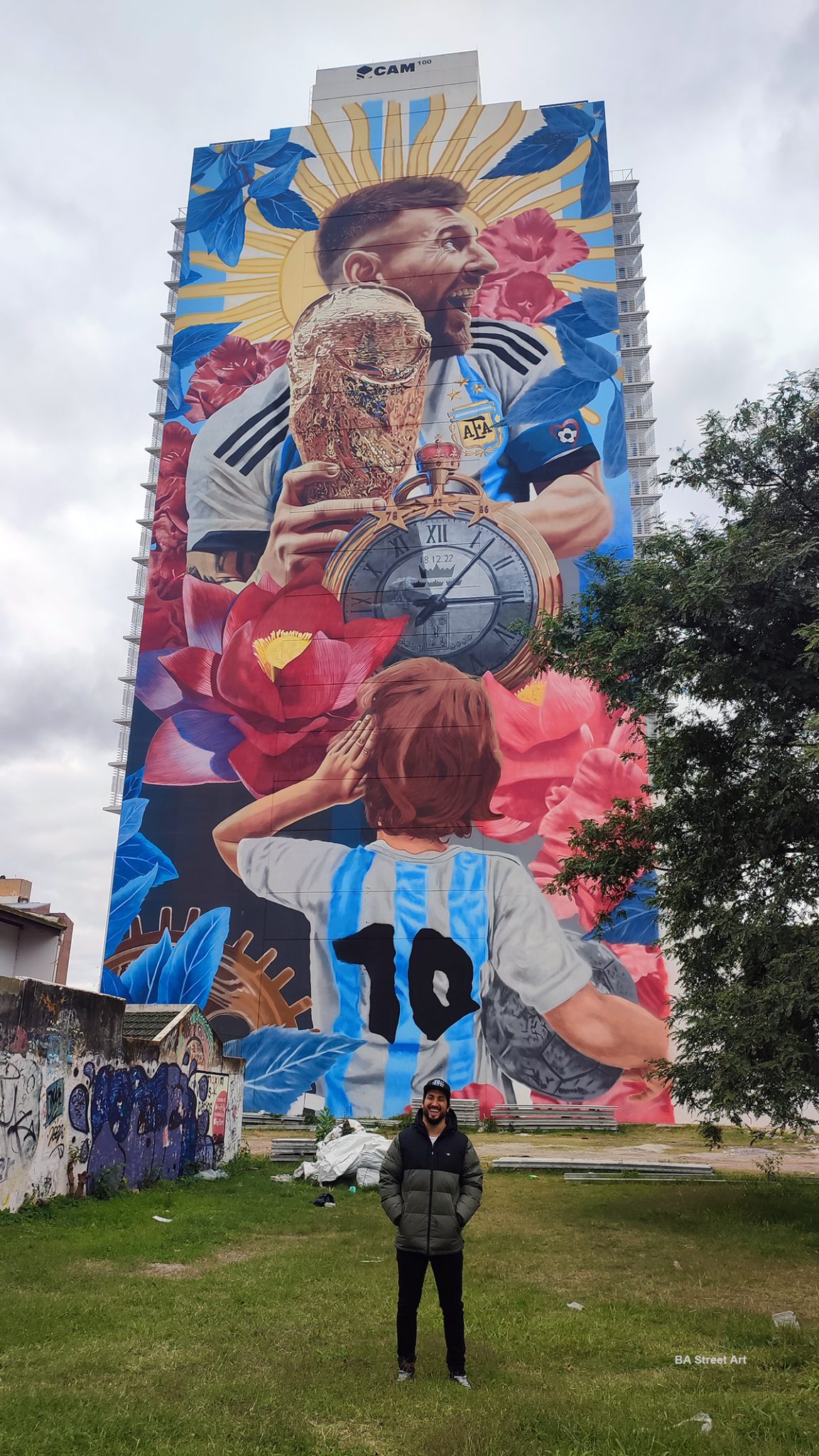 Biggest mural in the world painted by Cobre Art of Messi in Santa Fe ...