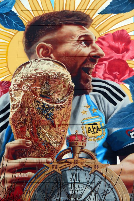 Biggest mural in the world painted by Cobre Art of Messi in Santa Fe ...